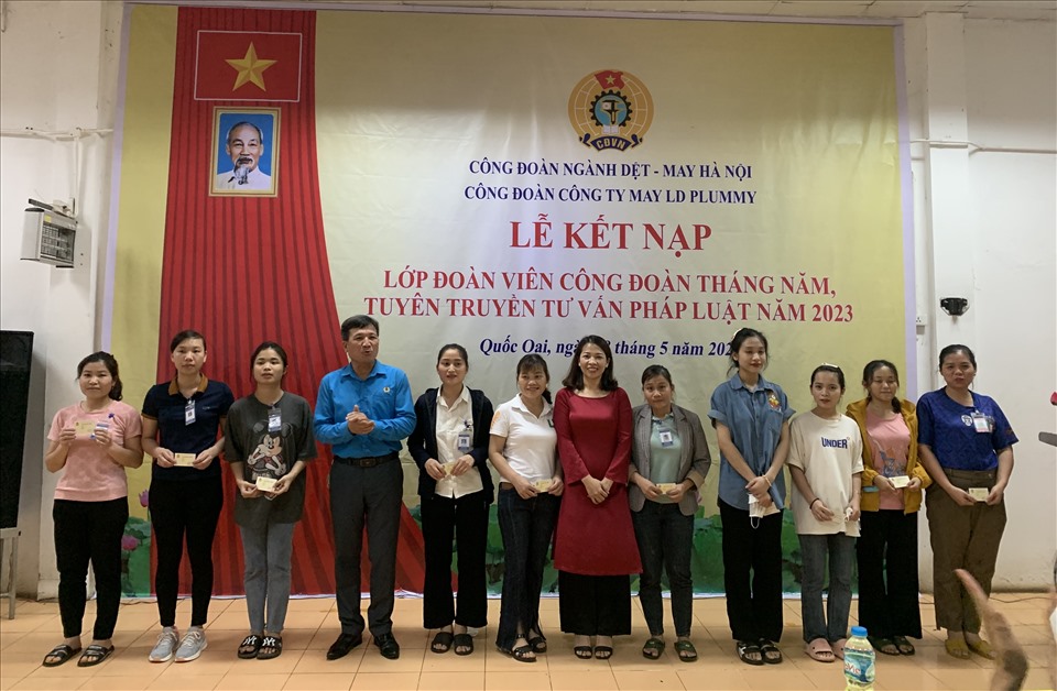 Kết nạp lớp đoàn viên Công đoàn tháng 5 - Tổng liên đoàn lao động Việt Nam