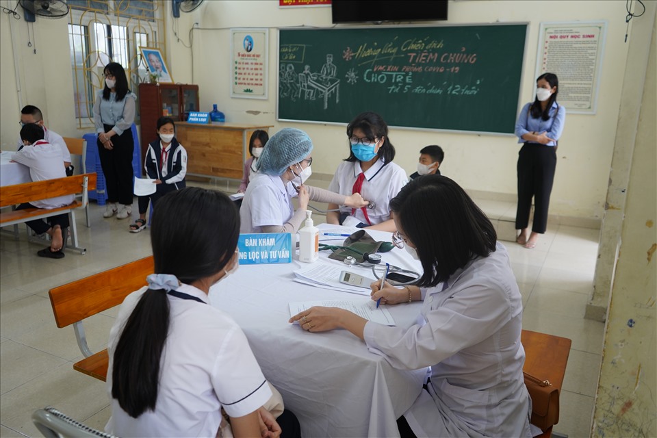 Công nhân Hải Phòng mong giảm phần nào các khoản phí cho con đi học