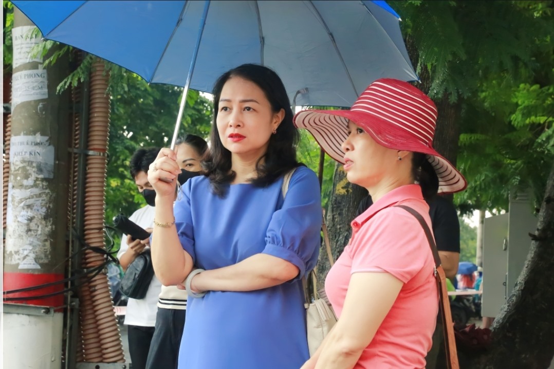 Thi Tốt Nghiệp Thpt Con Vào Thi Cha Mẹ Như Ngồi Trên đống Lửa