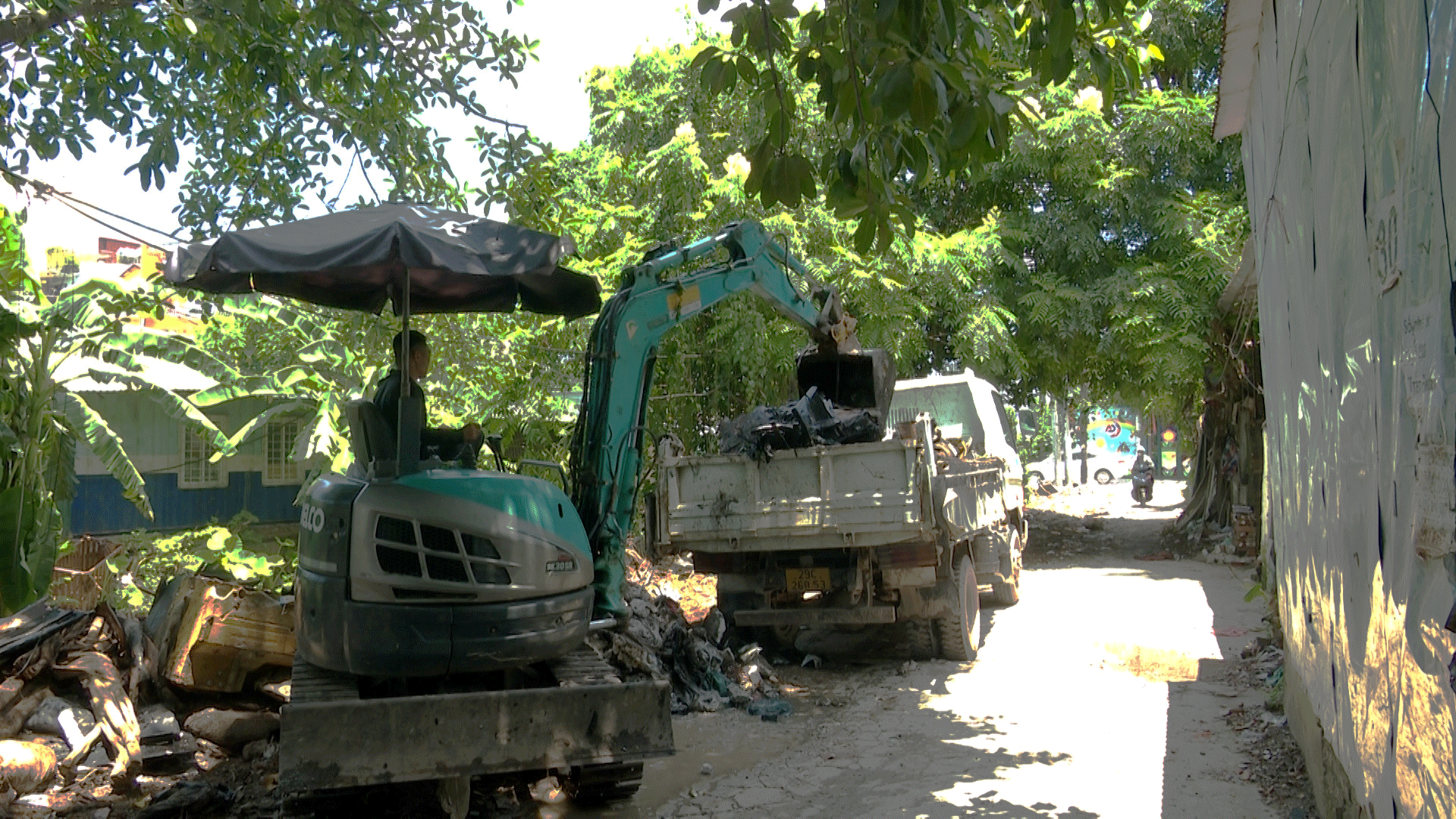 Người dân Định Công thoát cảnh sống mòn bên “núi” rác thải