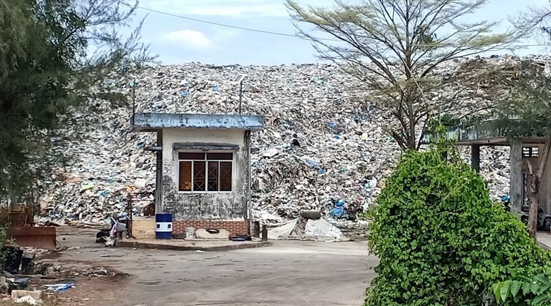 Hơn 20 năm, cả tỉnh không có nhà máy xử lý rác, rác chất cao như núi