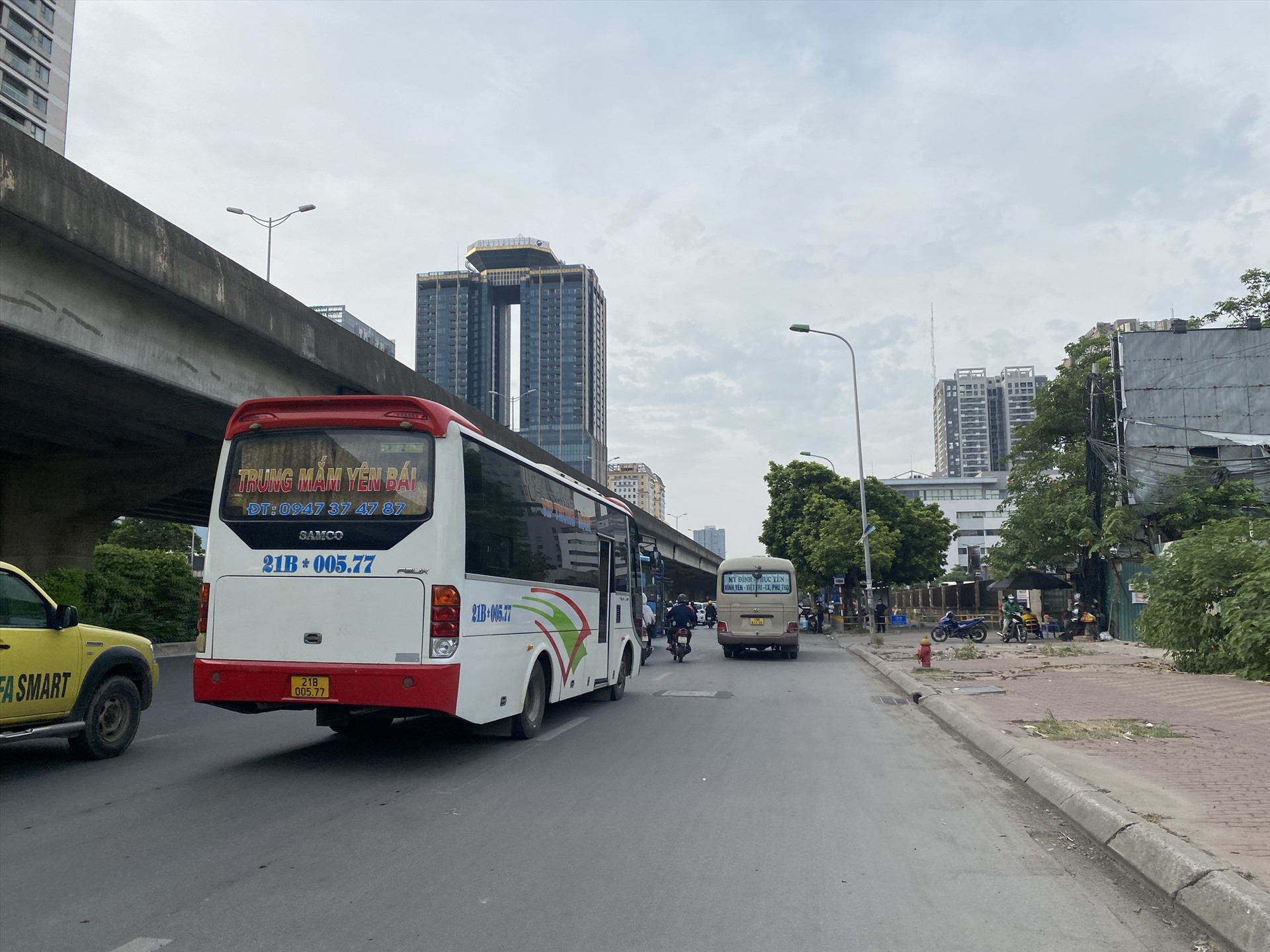 Điểm nóng về “xe dù, bến cóc” giữa Thủ đô