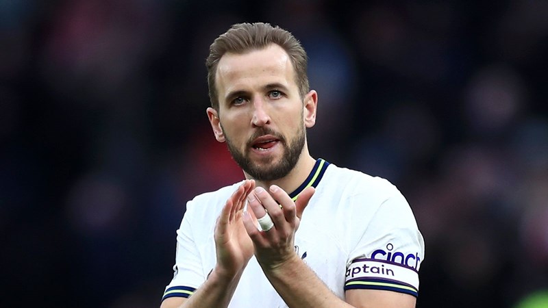 Tottenham đang tự làm khổ mình khi cố níu kéo Harry Kane