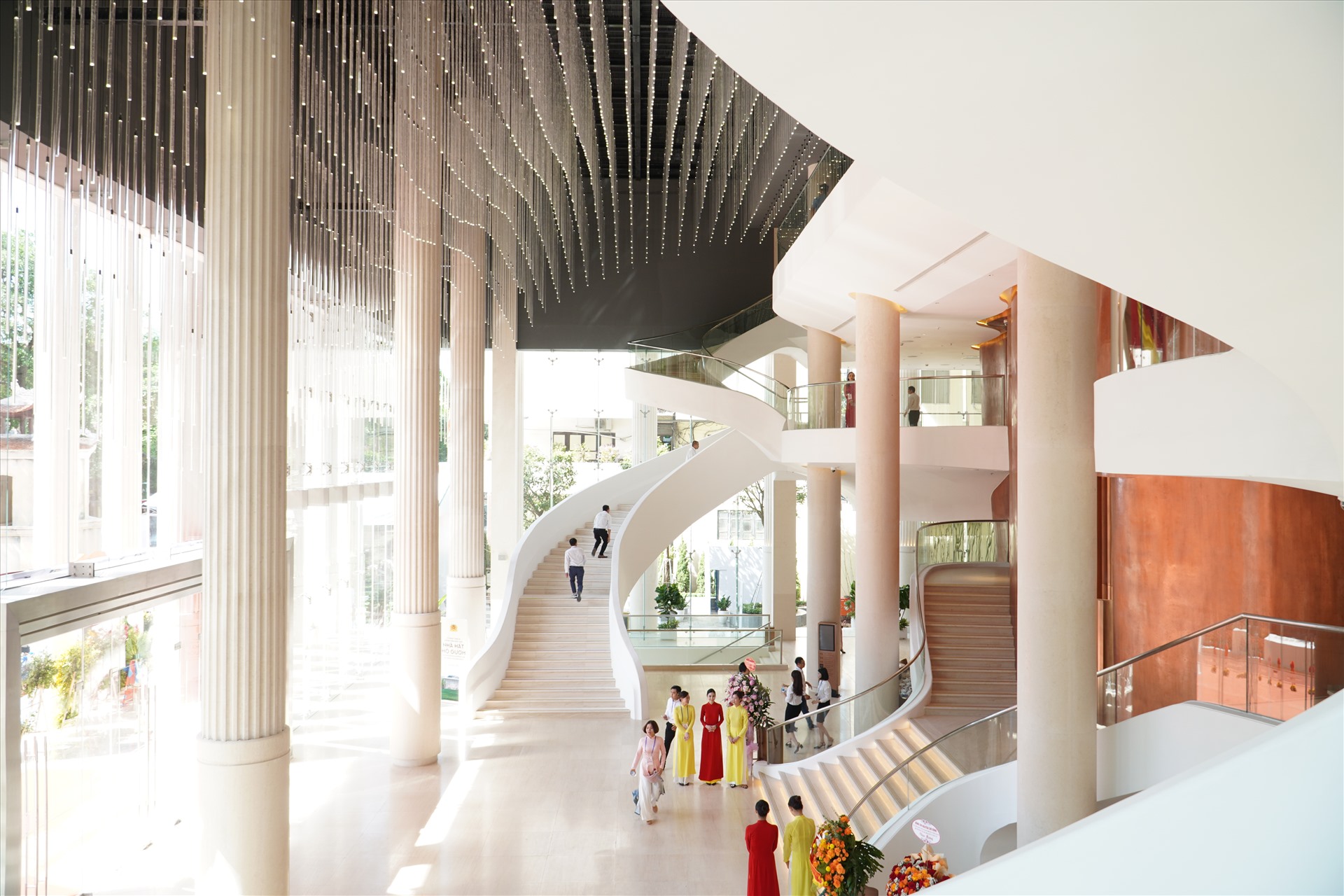 Bên trong Nhà hát Hồ Gươm - công trình nghệ thuật tầm cỡ thế giới