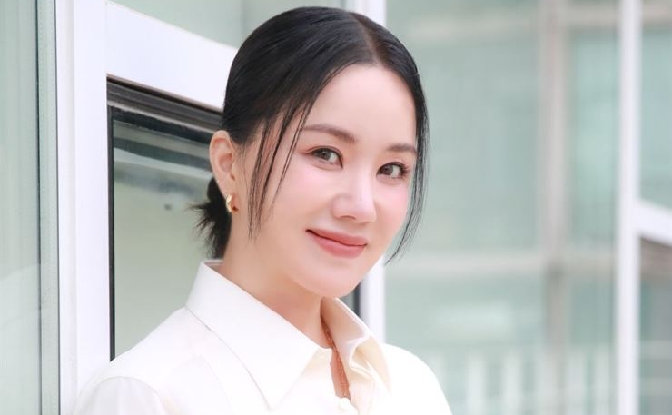 Uhm Jung Hwa và Min Ah (Girl's Day) thực hiện phi vụ lừa đảo trong phim mới