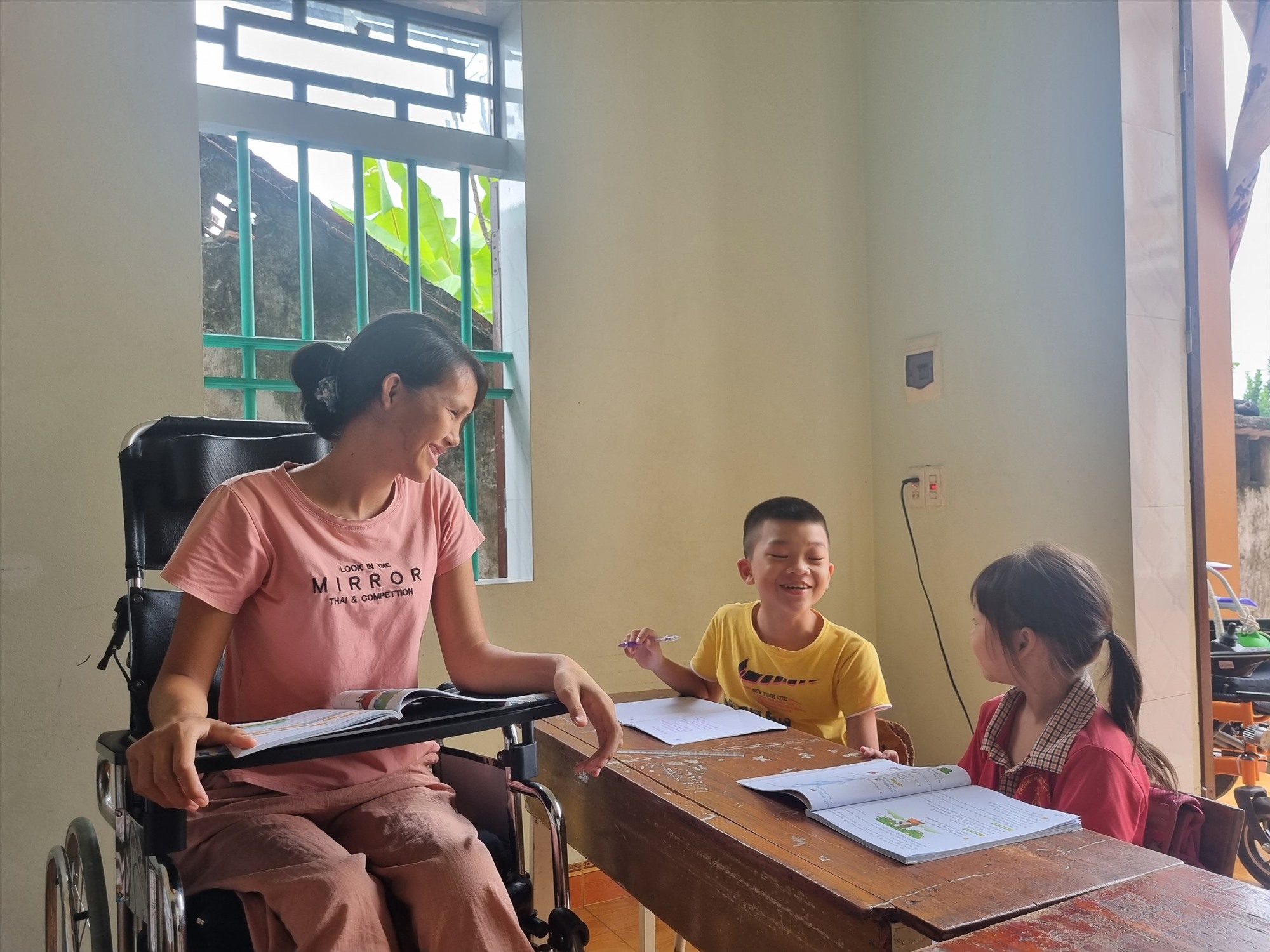 Thầy giáo công nhân 13 năm mở lớp học miễn phí