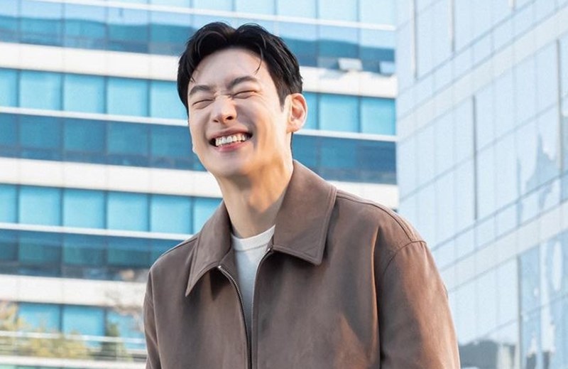 Lee Je Hoon tiết lộ lí do không muốn hẹn hò với diễn viên nổi tiếng