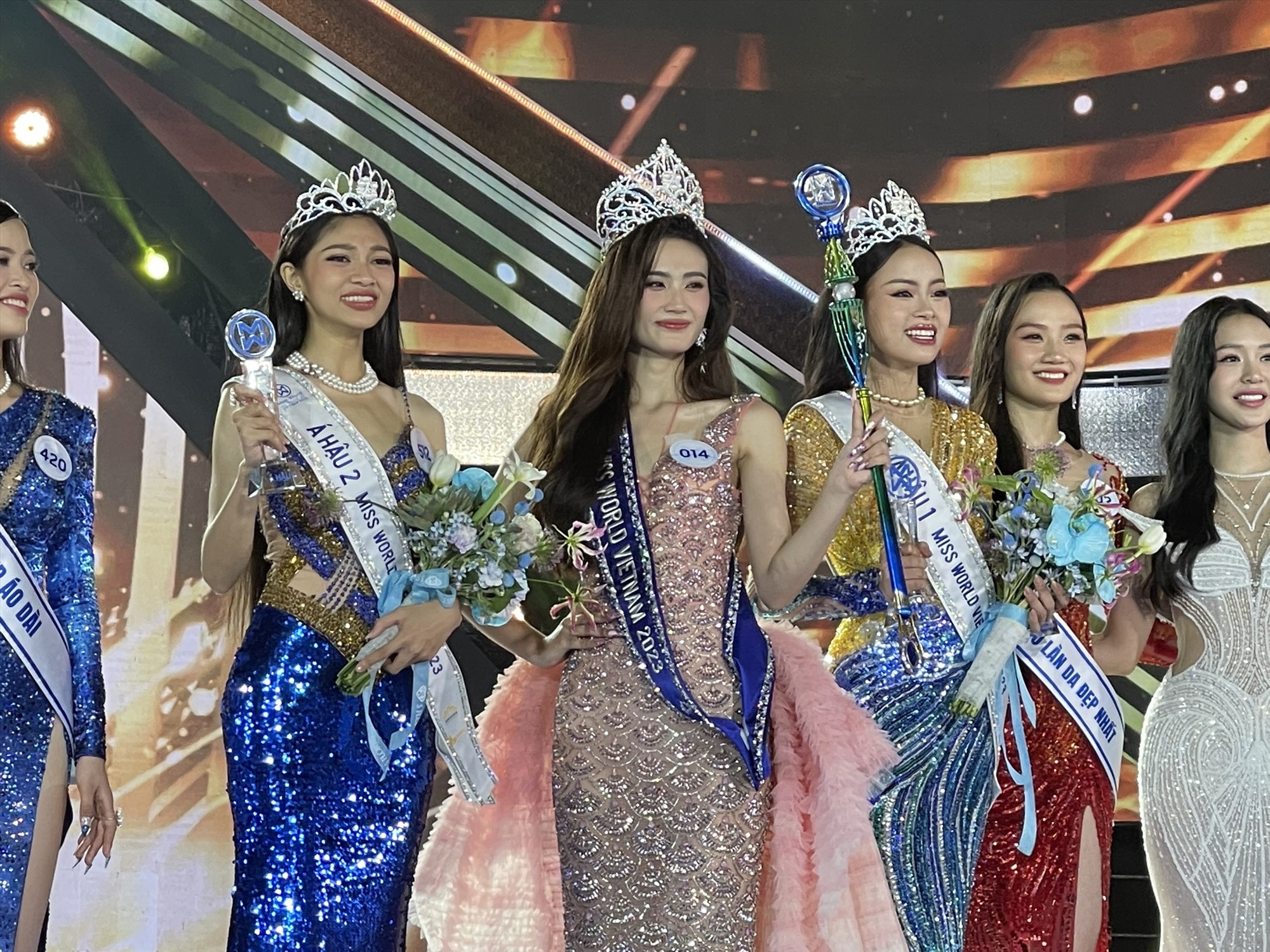 Ai Có Lỗi Lớn Trong Những Phát Ngôn Bị Chỉ Trích Của Hoa Hậu Ý Nhi