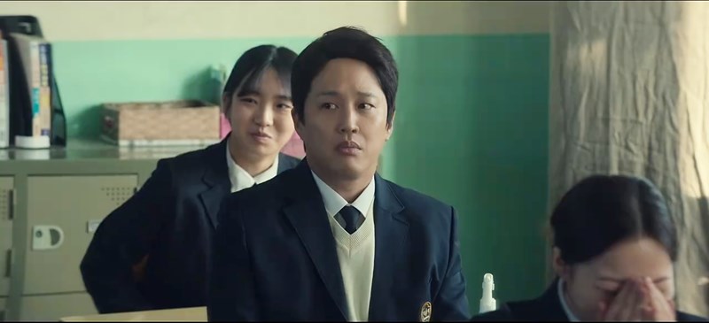 Vai học sinh trung học của Cha Tae Hyun trong “Moving” gây tranh cãi