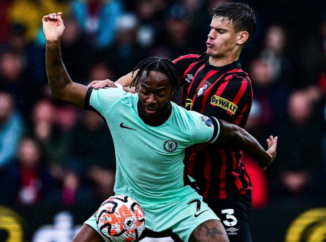 Tấm thẻ vàng của Jackson phơi bày sự rối loạn trong đội hình Chelsea