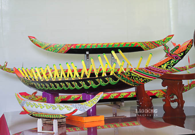 Những người tạo hình cho chiếc ghe Ngo