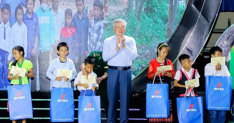 Chánh án Tand Tối Cao Vui Trung Thu Cùng Trẻ Em Miền Núi Nghệ An