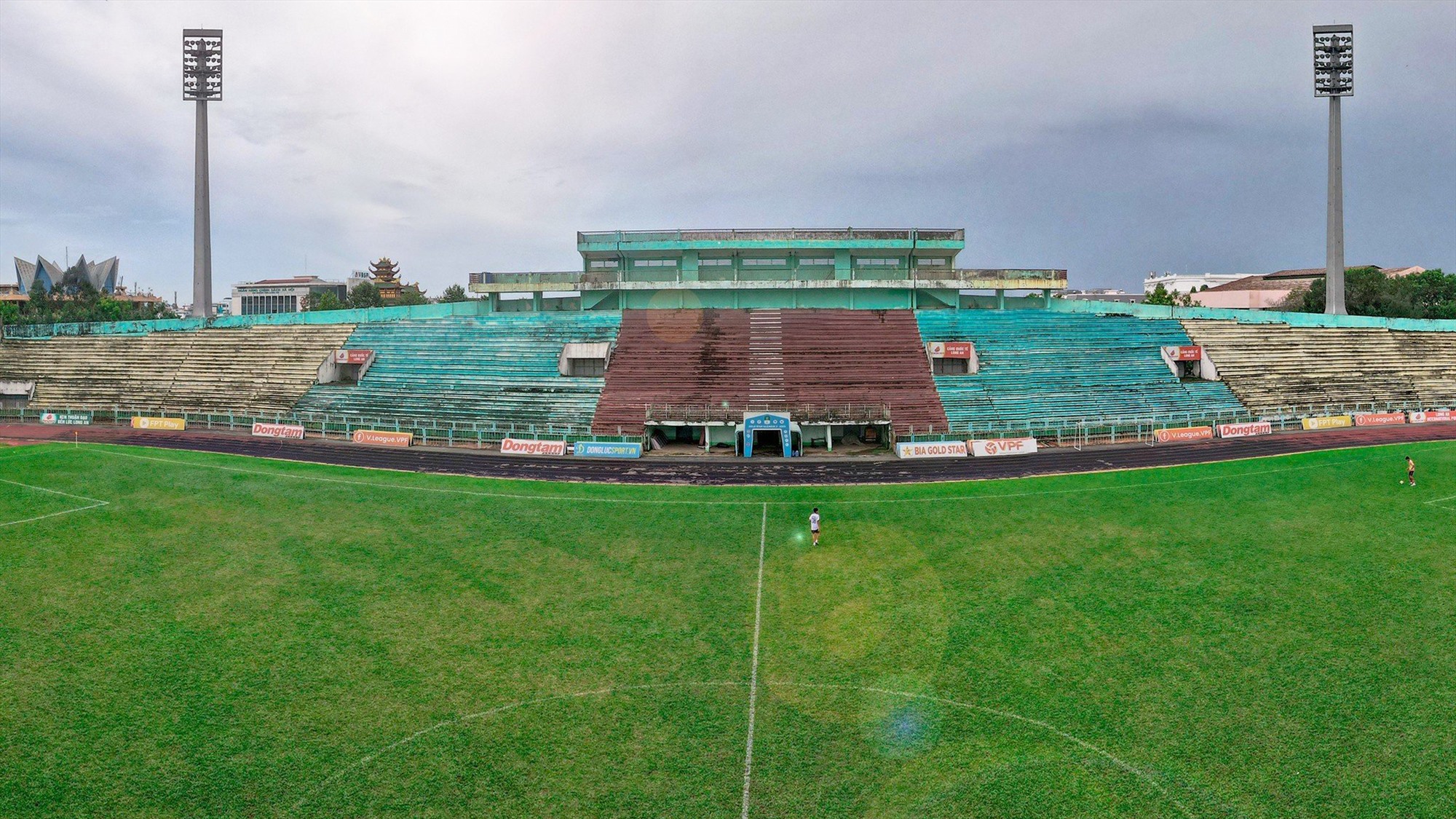 Cận cảnh sân Long An sắp được đấu giá