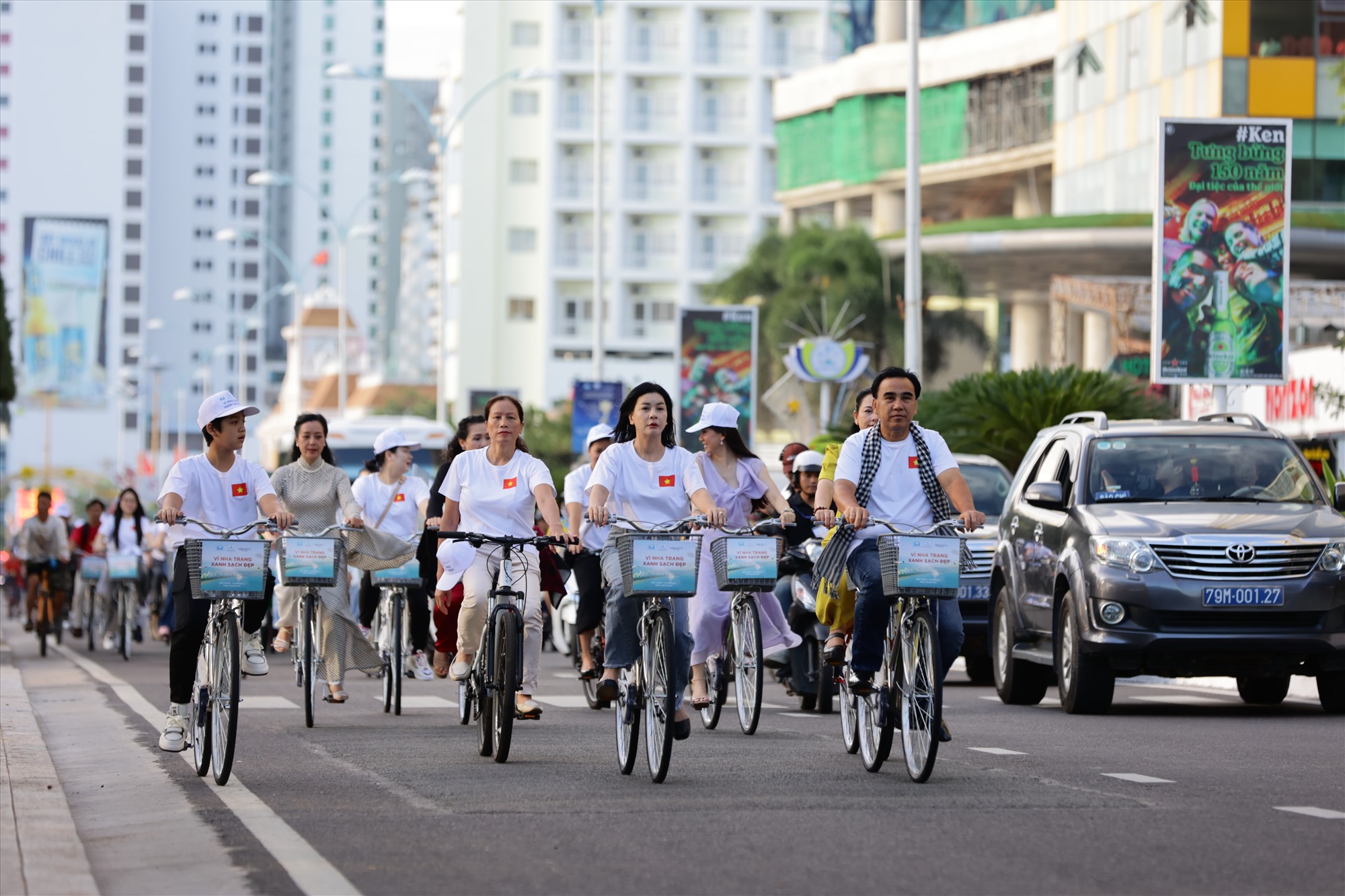 300 nghệ sĩ, diễn viên, nhà làm phim... "Đạp xe vì Nha Trang xanh sạch đẹp"