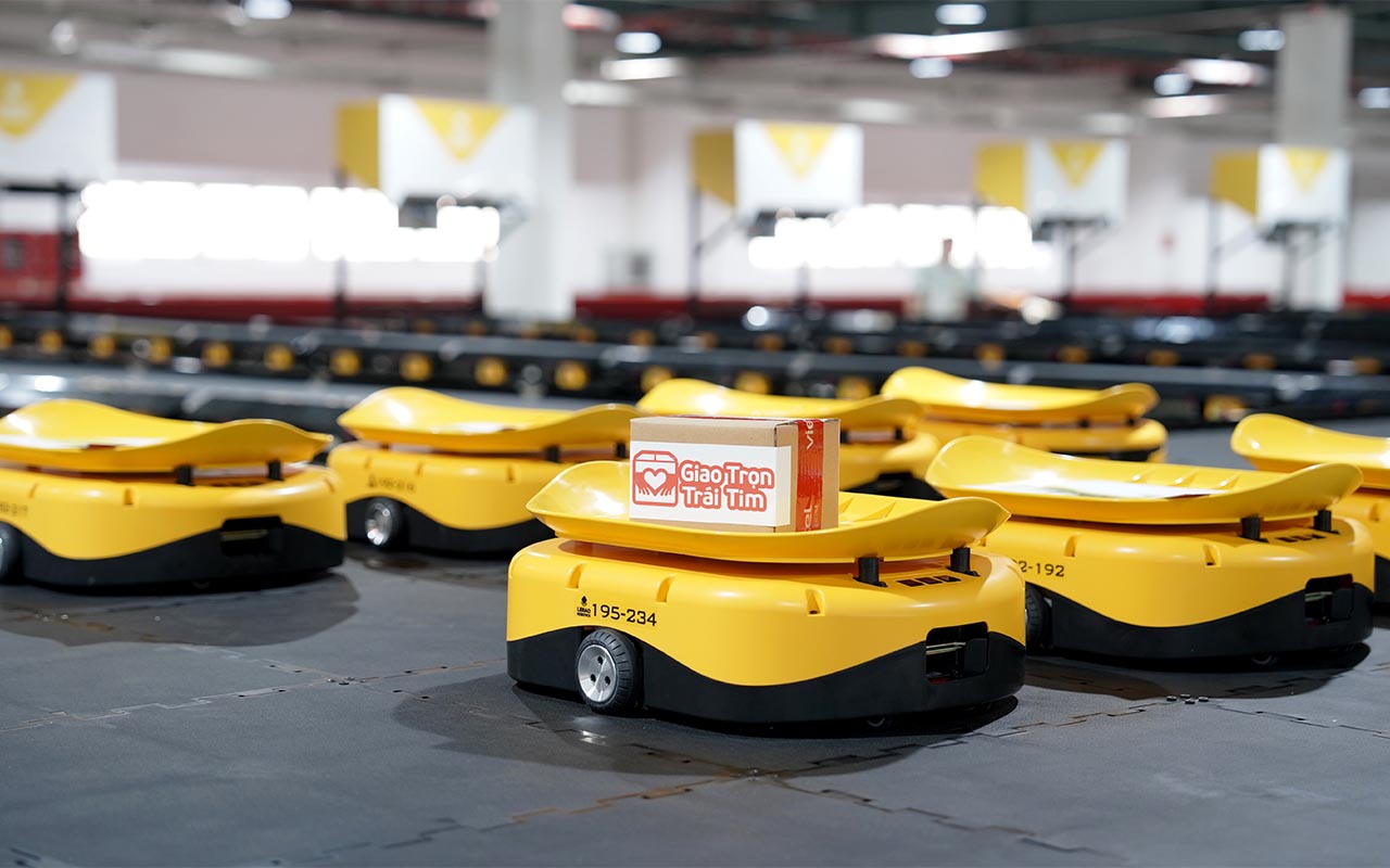 200 robot đảm nhận 1,4 triệu đơn hàng hóa mỗi ngày của công ty vận chuyển Việt