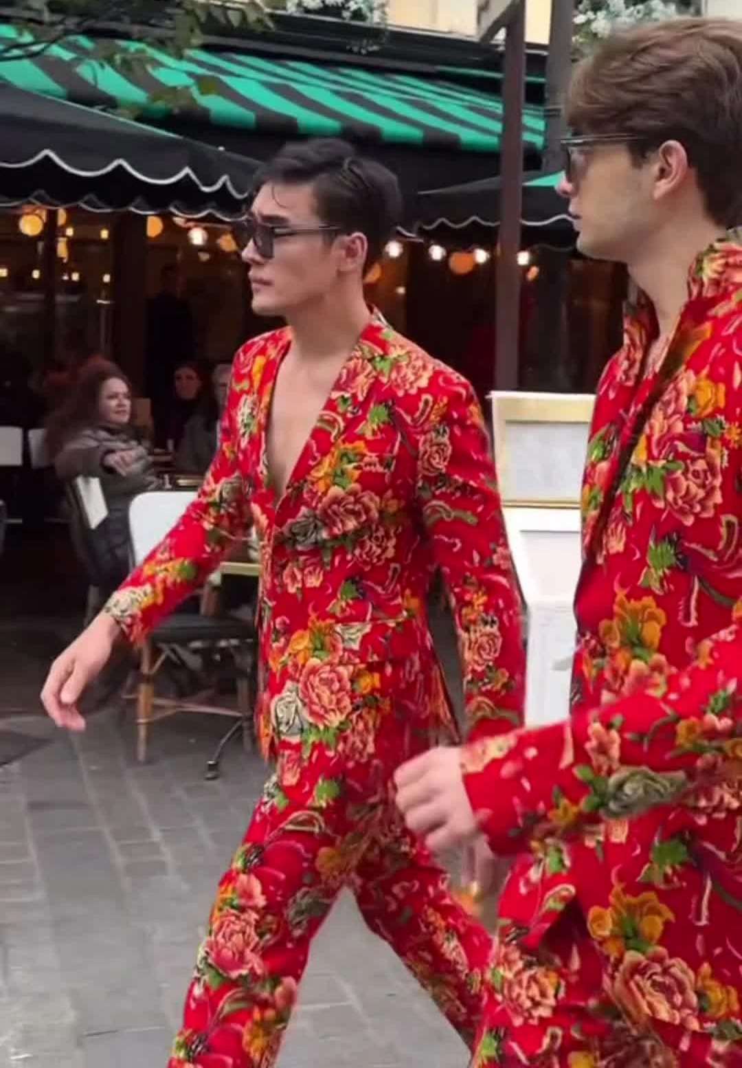 Họa tiết chăn con công vẫn luôn hot khi giáp Tết, trở lạnh