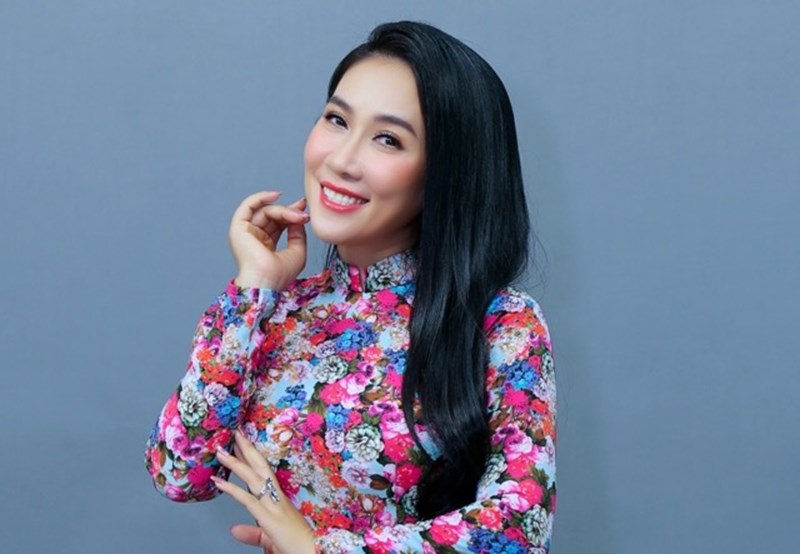 NSƯT Vân Khánh kể chuyện lênh đênh trên sông Hương biểu diễn ca Huế