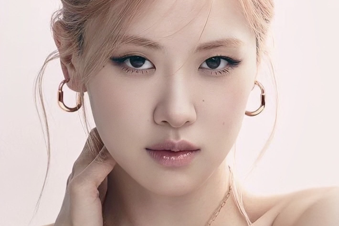 Rosé đạt thành tích chưa từng có trong lịch sử Kpop