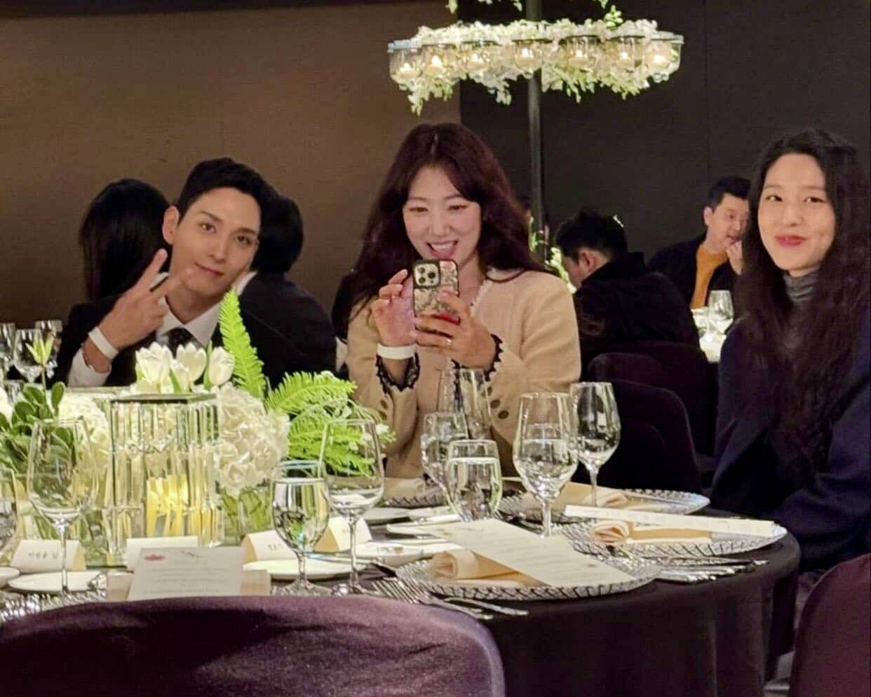 Rare photos of Park Shin Hye and Choi Tae Joon couple