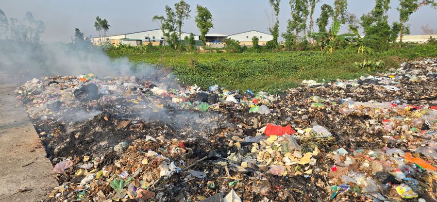 Dân một xã ở Thái Bình kêu cứu vì khói, ô nhiễm từ bãi rác