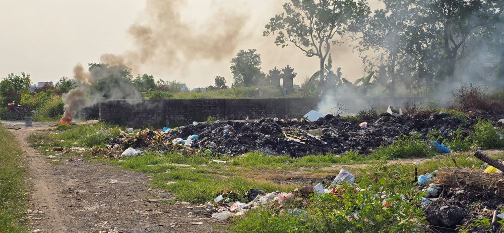 Dân một xã ở Thái Bình kêu cứu vì khói, ô nhiễm từ bãi rác