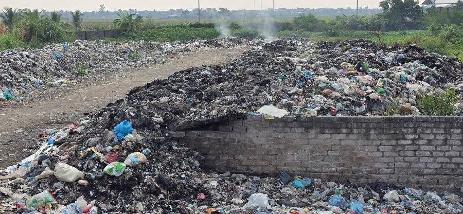 Dân một xã ở Thái Bình kêu cứu vì khói, ô nhiễm từ bãi rác