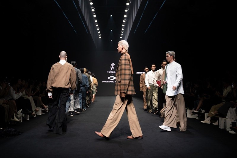 Cú bắt tay mới của Hangsilk và NTK Phan Đăng Hoàng