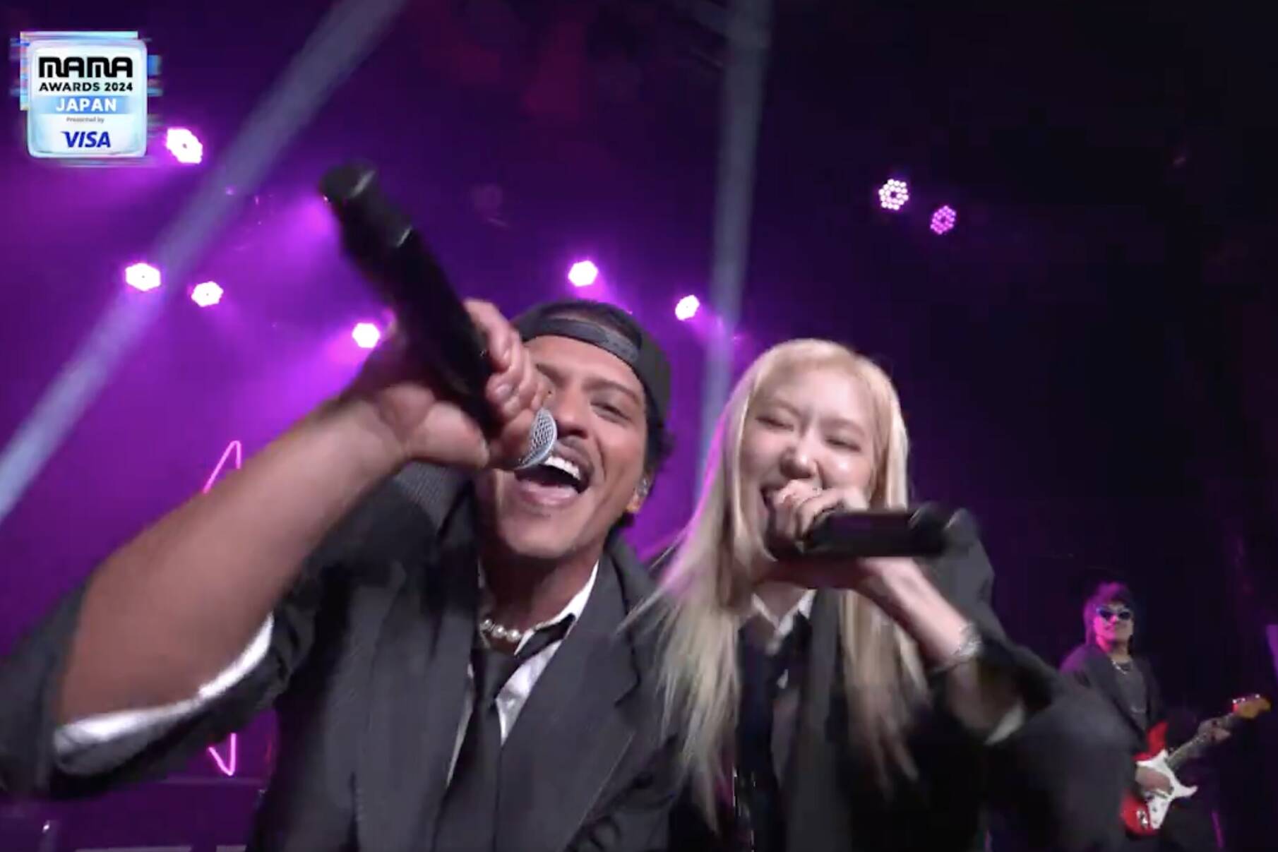 Video Rosé Blackpink hát "APT." cùng Bruno Mars tại MAMA