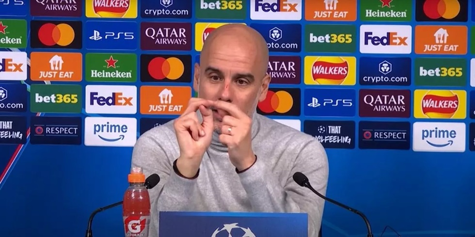 Pep Guardiola attracts attention with many red scratches on his face