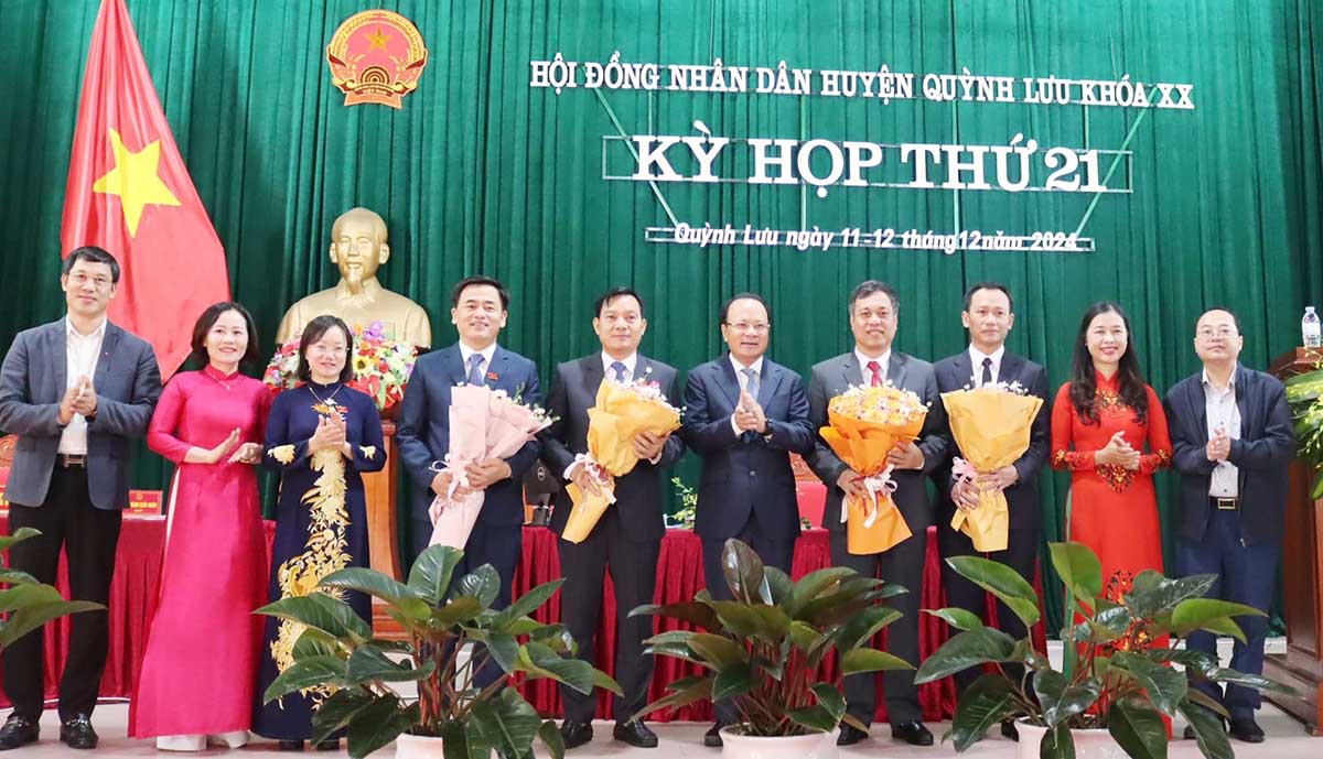 Mr. Tran Viet Dung is Chairman of Quynh Luu District People's Committee
