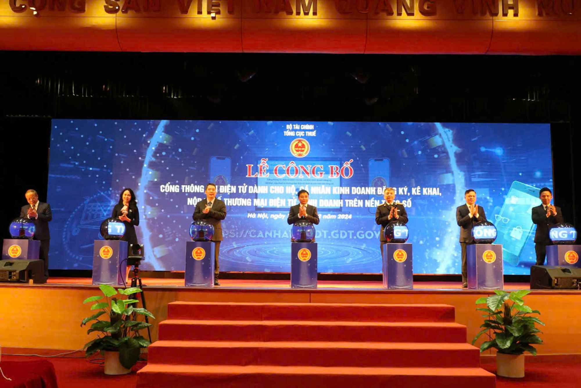 Ngành thuế Việt Nam thu ngân sách vượt 1,7 triệu tỉ đồng, đột phá năm 2024