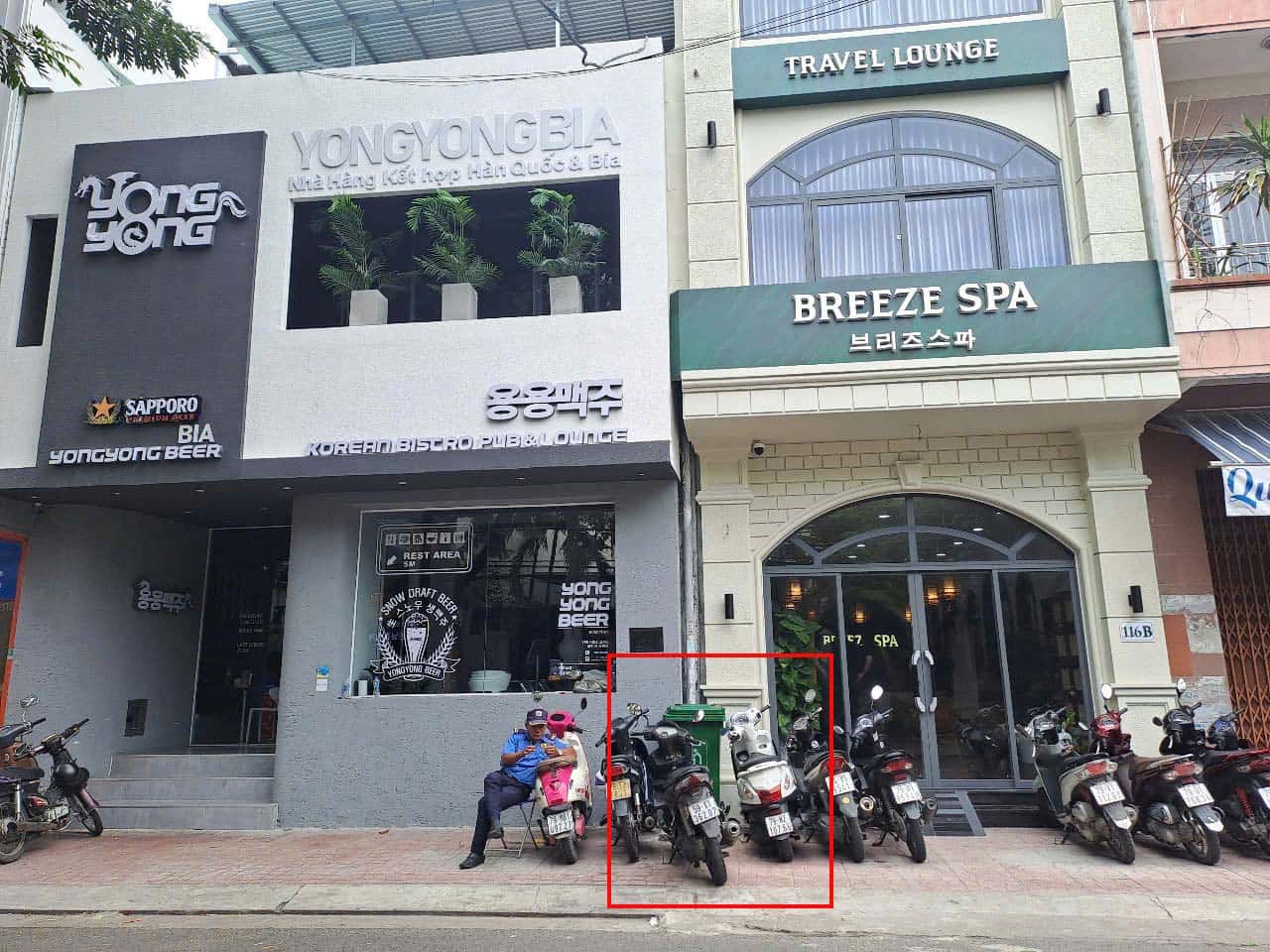 Nhắc nhở các bên vụ người phụ nữ đi xe sang, đá thùng rác