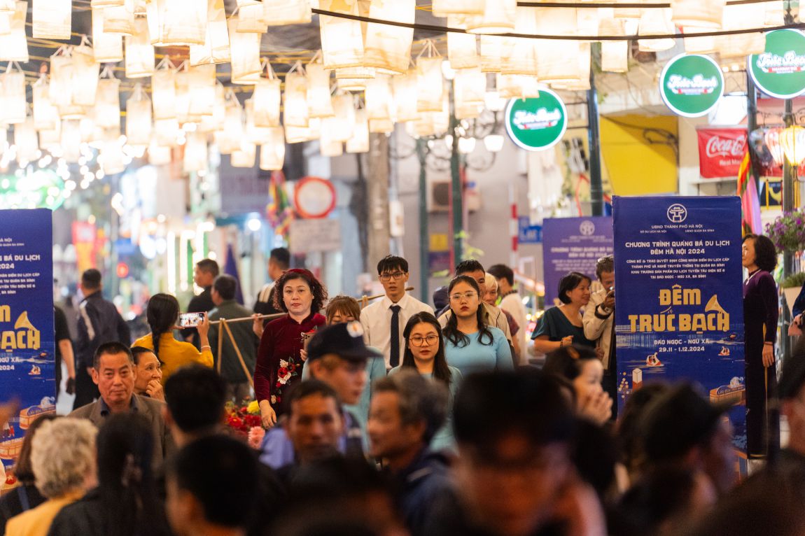 To make Hanoi night tourism bright