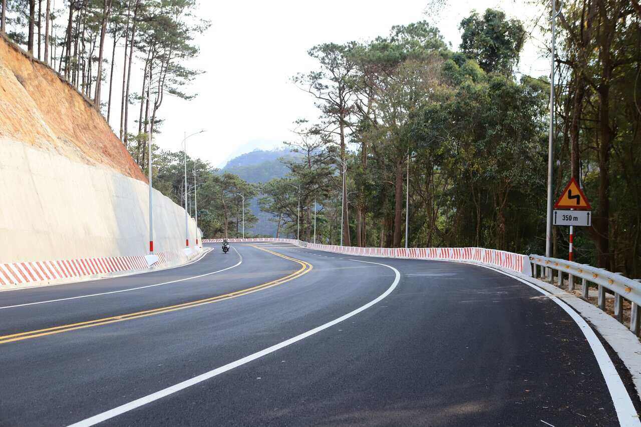 Hình ảnh đèo Prenn được thông xe dịp Tết Nguyên đán Giáp Thìn