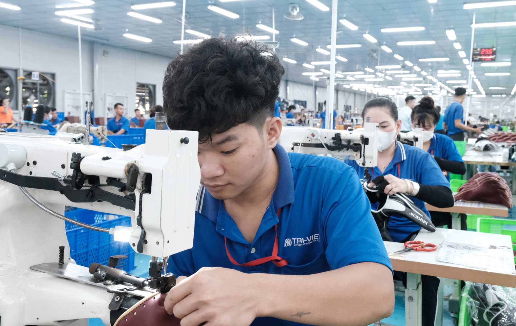 Công nhân miền Tây chuẩn bị hành trang trở lại nhà máy