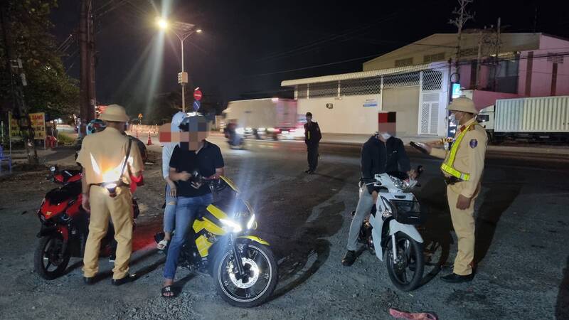 Vĩnh Long phát hiện trên 400 trường hợp vi phạm nồng độ cồn dịp Tết 2024