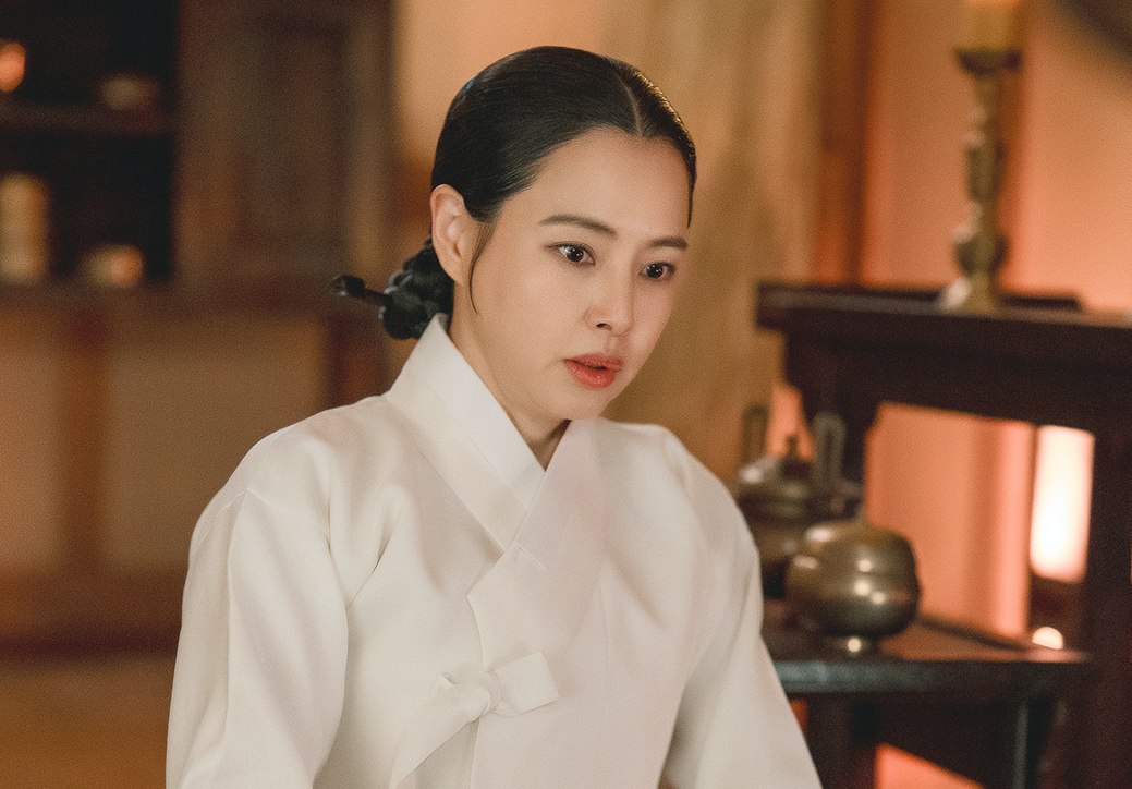 Phim “Hoa nở về đêm” phá kỉ lục rating, theo sát nút “Cổ tay áo màu đỏ”