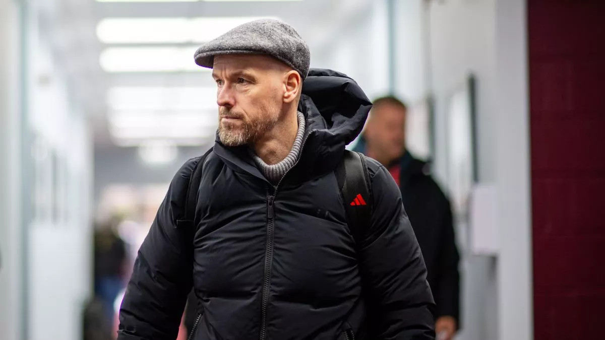 Erik ten Hag và sự khiêm tốn cần thiết với Man United