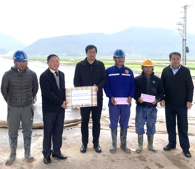 Tập trung tuyên truyền về truyền thống vẻ vang của tổ chức Công đoàn ...