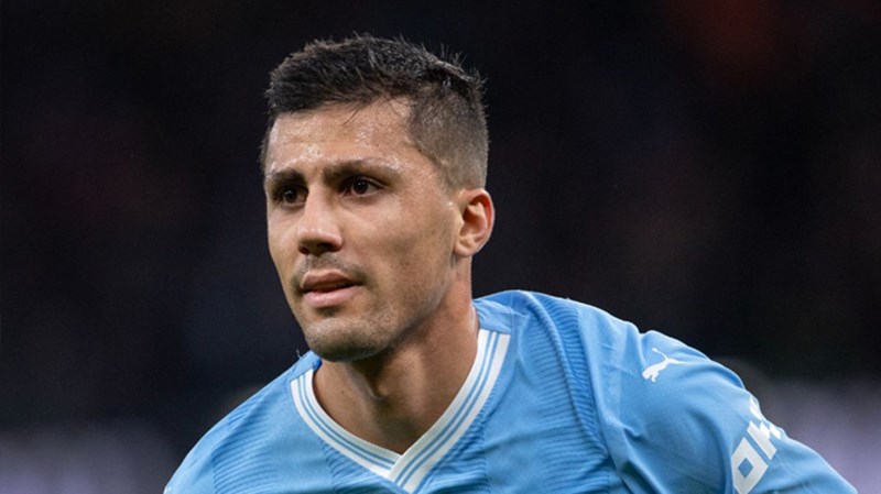 Tiền vệ Rodri thận trọng khi Man City đối đầu Real Madrid