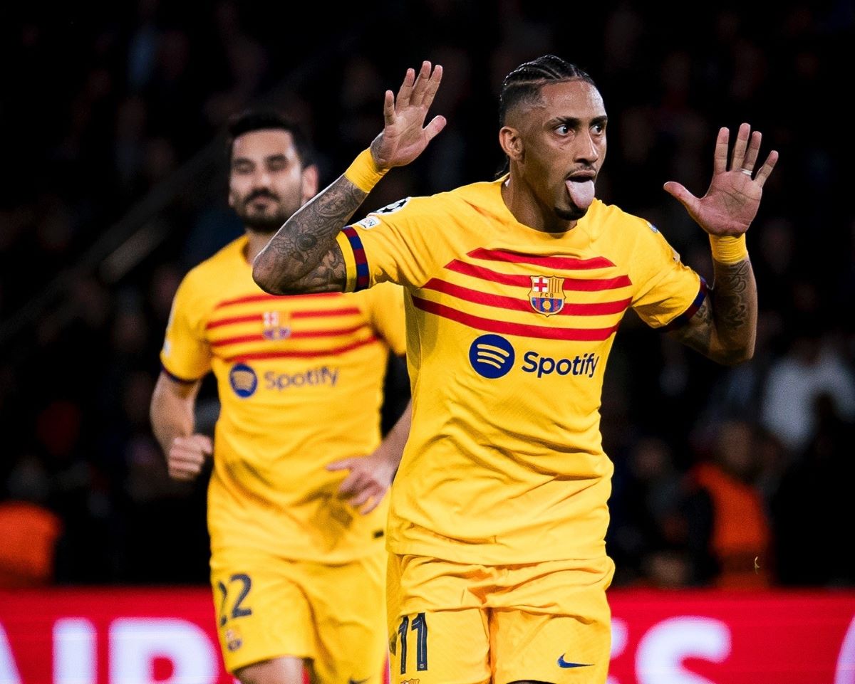 Xavi quyết định tiếp tục dẫn dắt Barcelona