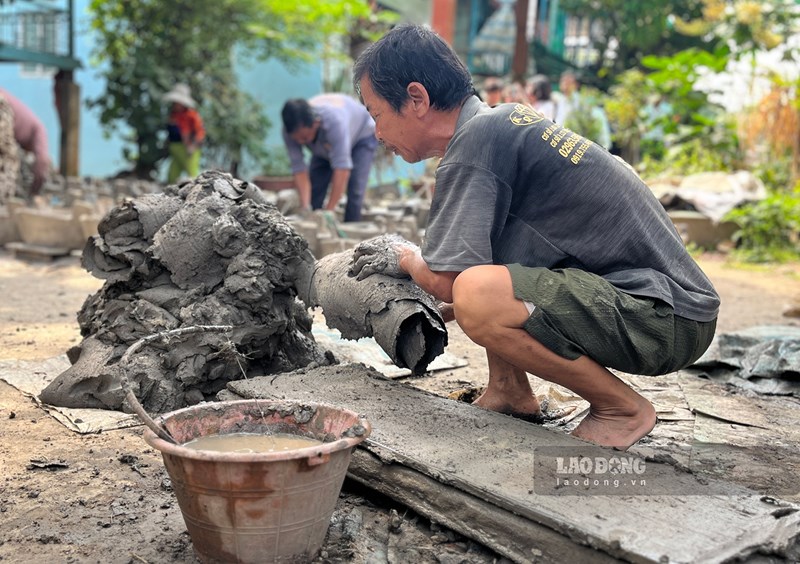Làng nghề 'vọc bùn' đắp bếp cà ràng hơn nửa thế kỷ ở miền Tây