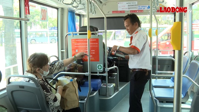 Hơn một tháng thí điểm thẻ vé xe buýt ảo, người dân có thực sự quan tâm?