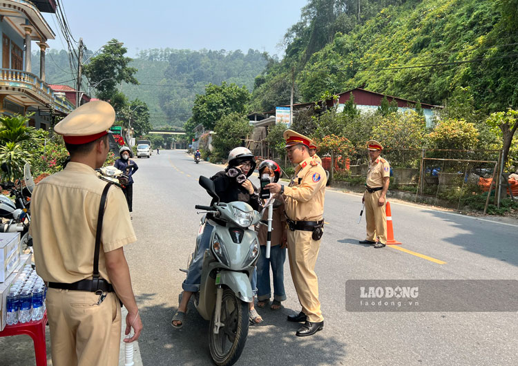 CSGT Lào Cai phạt hơn 15.000 trường hợp tổng số tiền 38 tỉ đồng