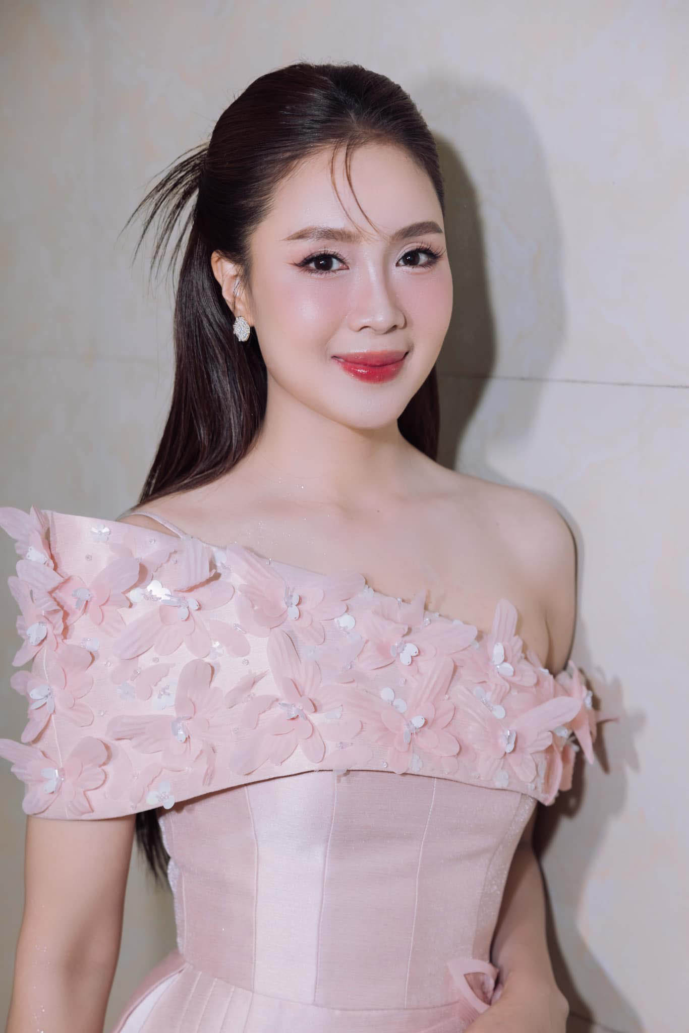 Diễn viên "Trạm cứu hộ trái tim": Người viên mãn, người làm mẹ đơn thân