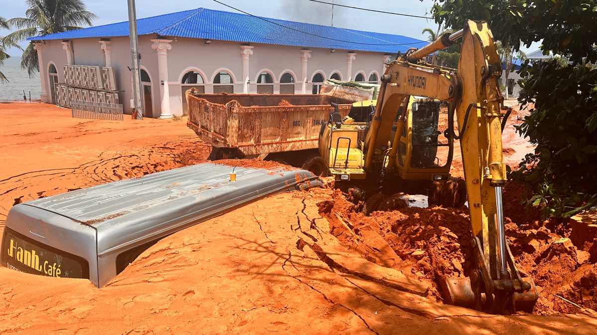 Cát tràn xuống đường ở Mũi Né do xây dựng dự án chưa tuân thủ các quy định