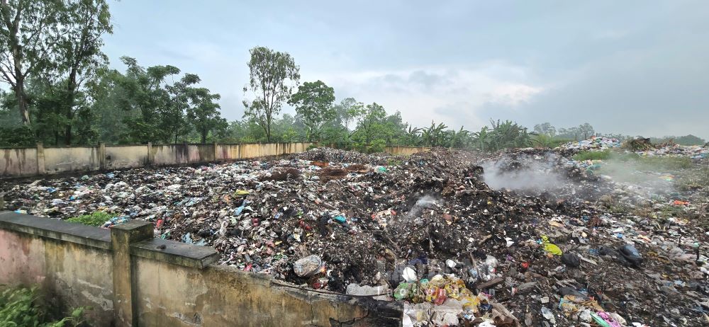 Hàng trăm hộ dân ở Thái Bình khốn khổ vì khói khét từ bãi rác lộ thiên