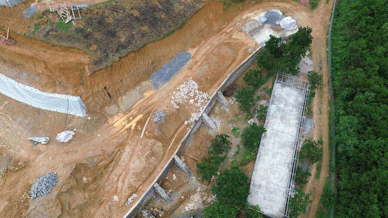 Ngang nhiên san gạt trái phép cả hecta đất rừng để xây trang trại