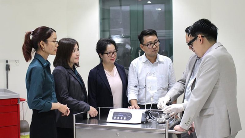 Nha khoa Elite ra mắt hệ thống làm sạch implant nha khoa GalovoSurge