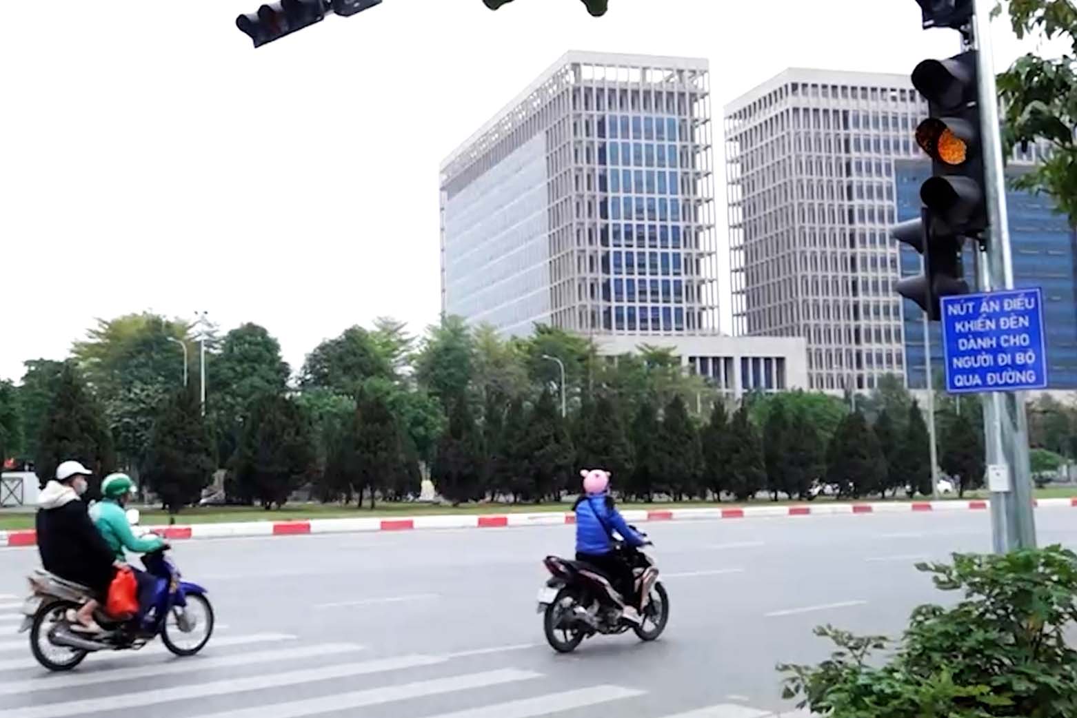 Đề xuất mới về những trường hợp được phép vượt đèn vàng